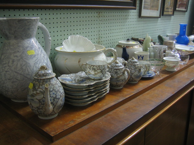 A pottery wash bowl, a pottery chamber pot, a cut | 29th August 2007 ...