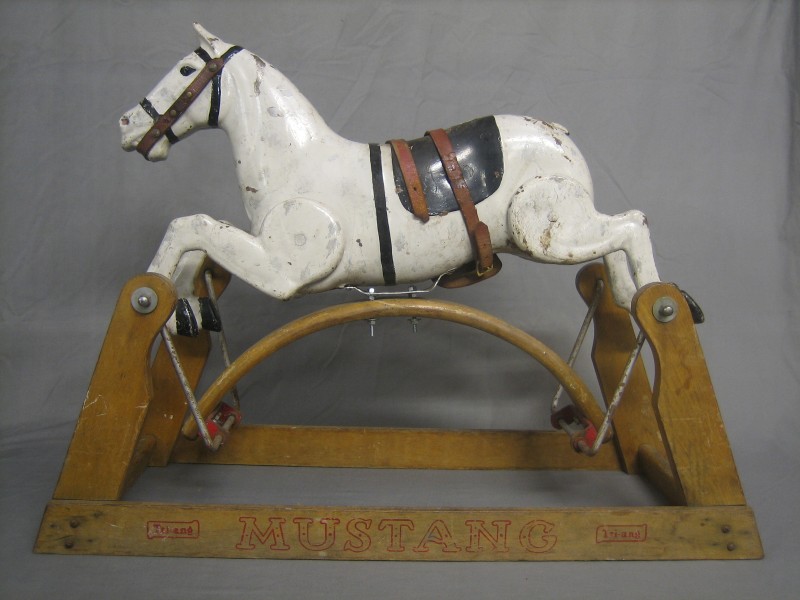 Antique Metal Rocking Horse - RockingHorseFun.comRockingHorseFun.com