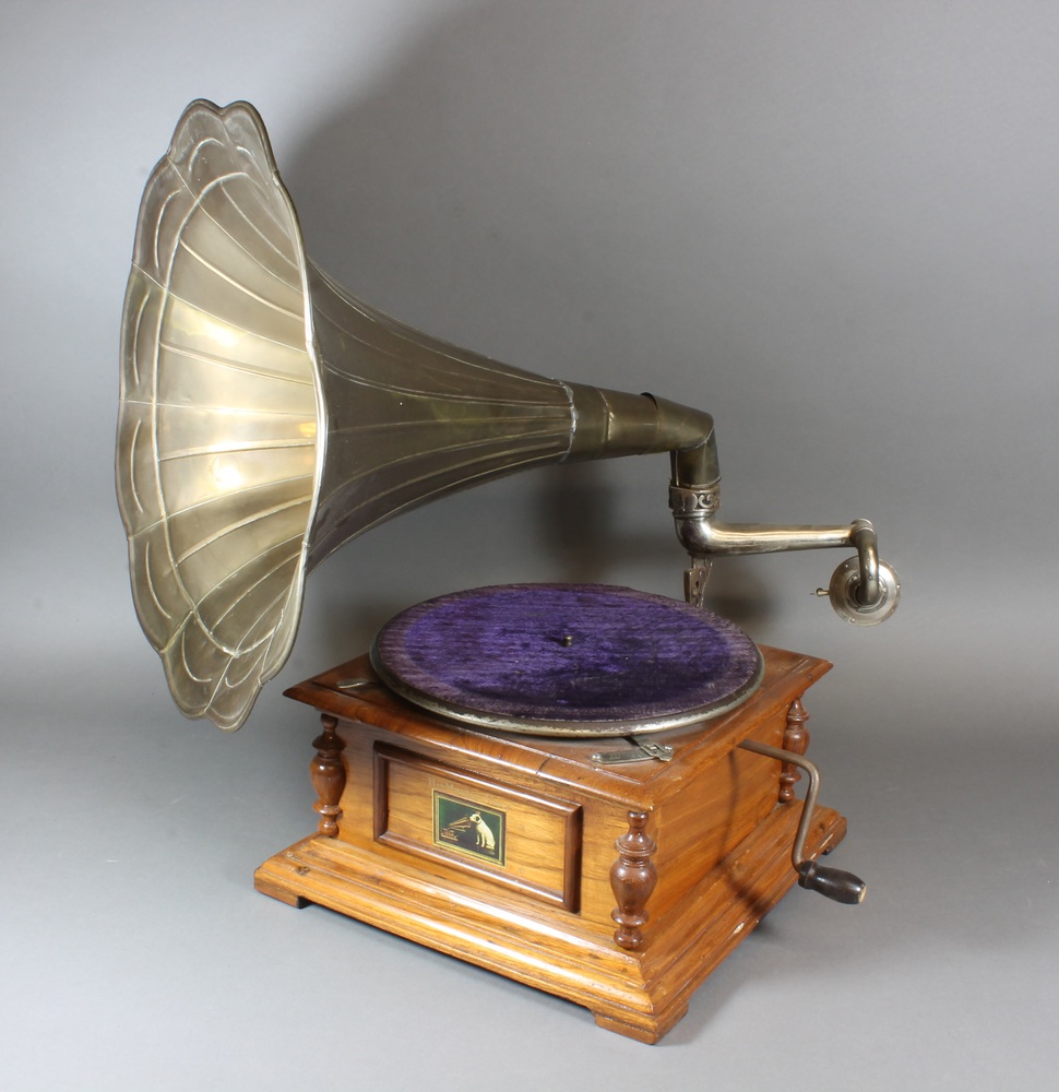 A reproduction gramophone with "morning glory" horn | 7th August 2013 ...