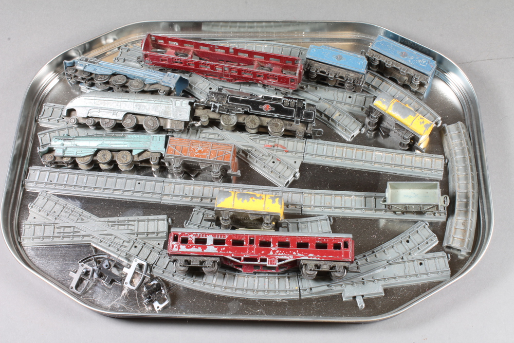 A "Lonestar" die cast miniature train set comprising | 4th September ...