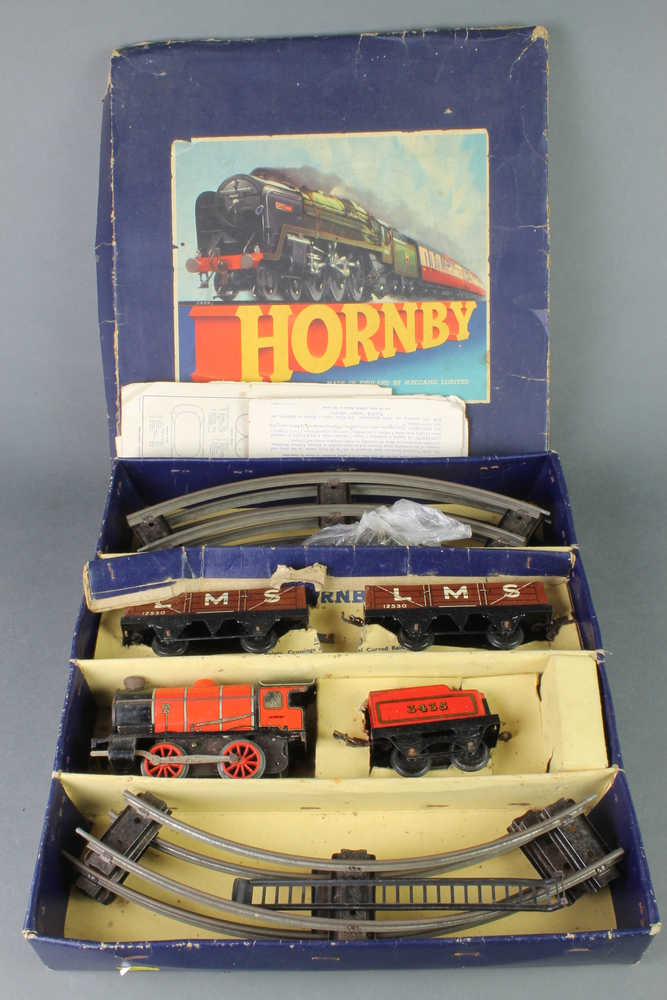 A Hornby clockwork train set | 11th March 2015 | Denhams