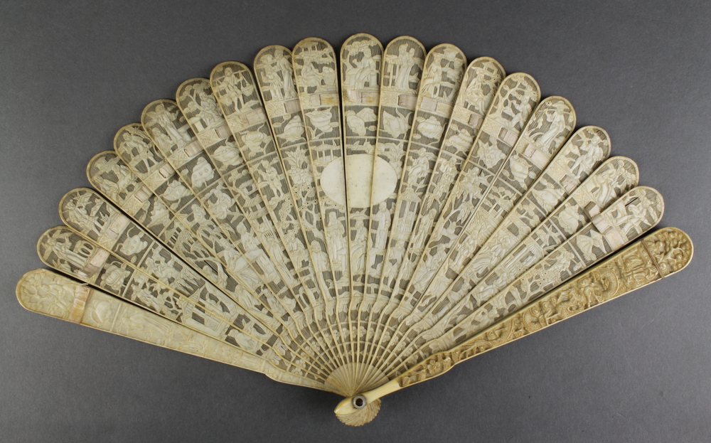 A early 20th Century carved Cantonese ivory fan | 29th July 2015 | Denhams