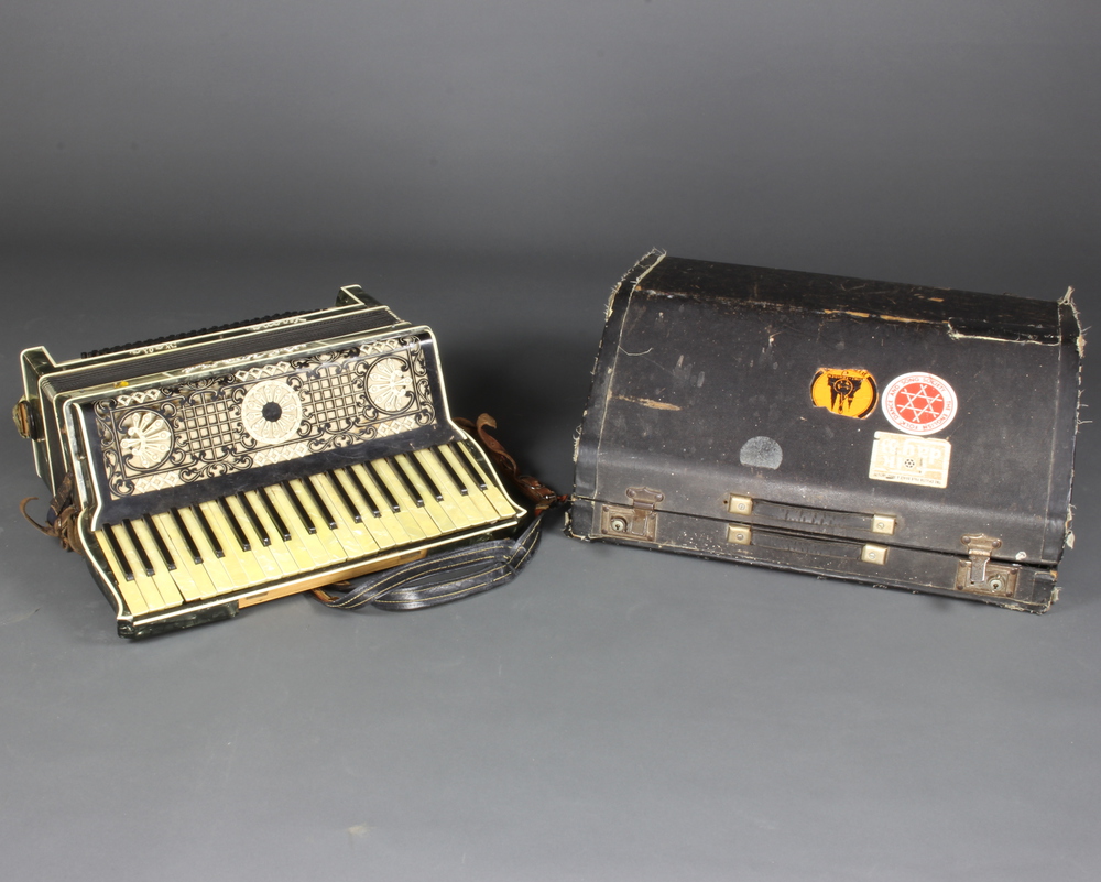 An Alvari Verona Halia accordion with 120 buttons | 28th February 2018 ...