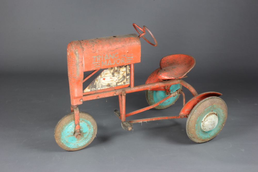 A pedal operated Triang Tractor Major (no chimney and | 28th February ...