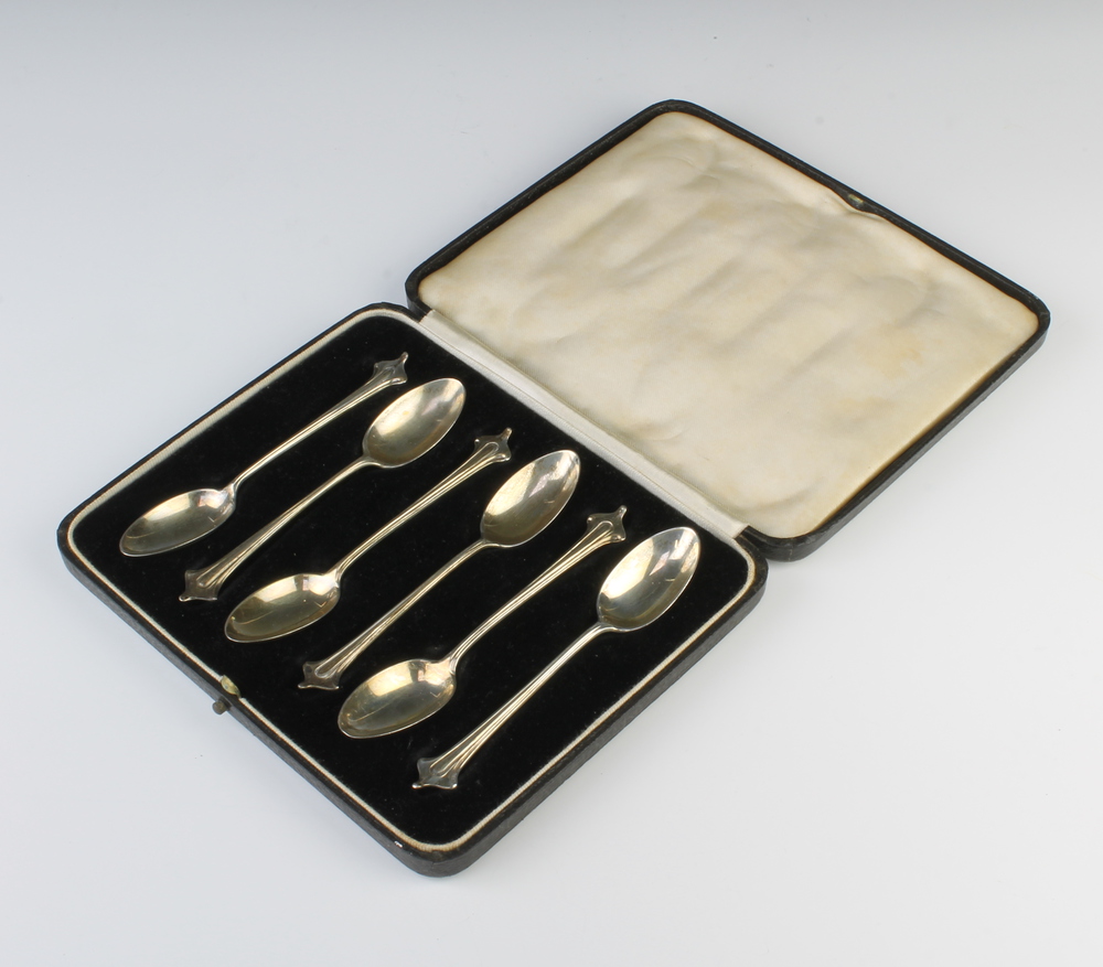 A set of 6 silver tea spoons with fancy handles, | 25th April 2018 ...