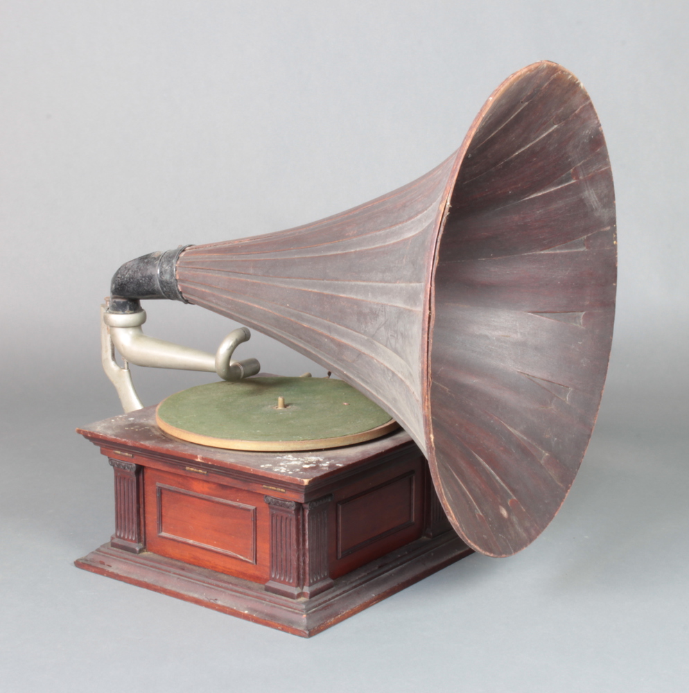 A HMV wooden horn "Junior Monarch" gramophone | 16th January 2019 | Denhams