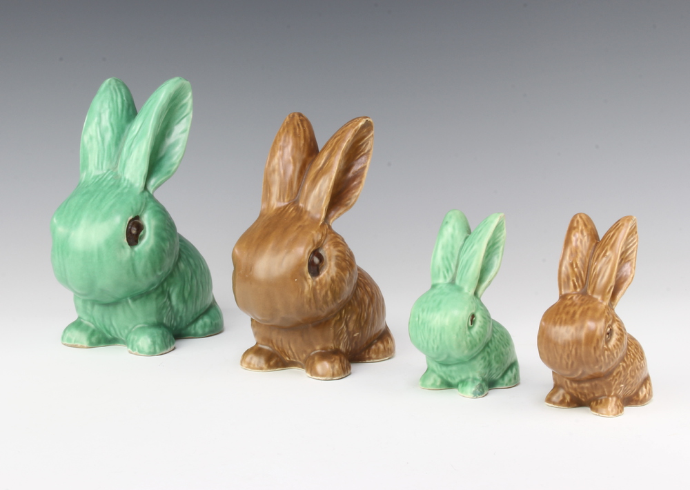A green Sylvac rabbit 1026 17cm, a brown ditto 1065 | 10th April 2019 ...