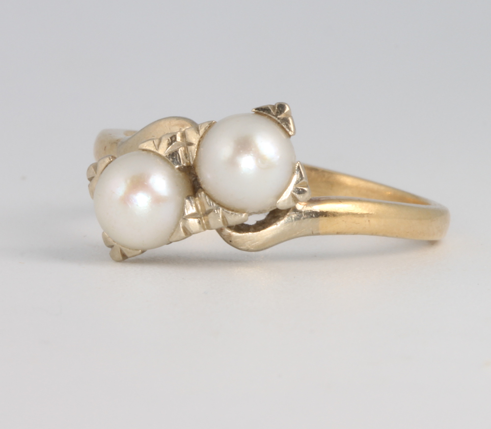 A 14ct yellow gold cultured pearl cross-over ring size | 23rd October ...