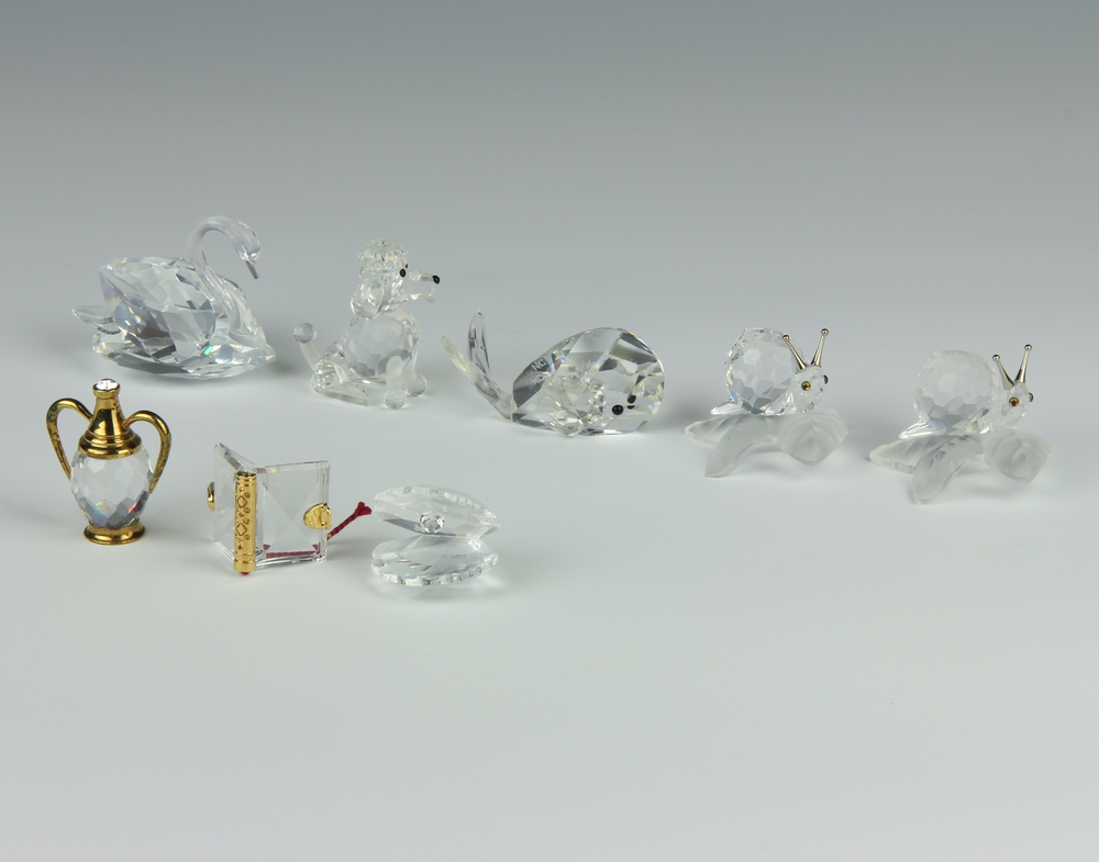 A Swarovski Crystal figure of a swan 4cm, ditto clam | 12th January ...