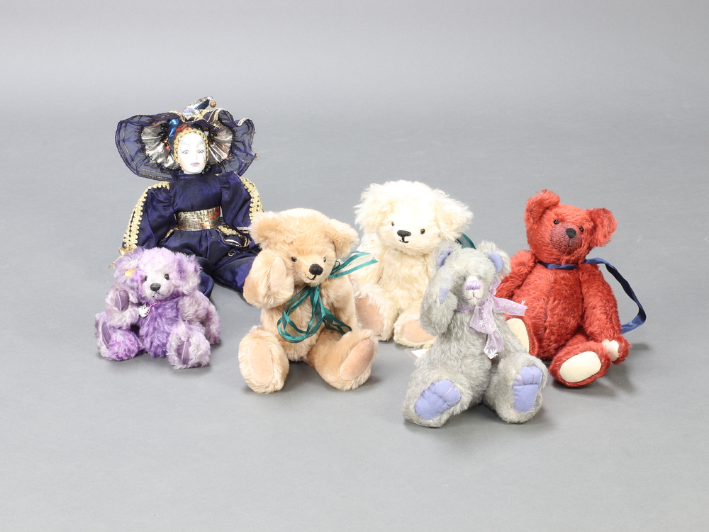 An Orkid Bears grey bear 30cm, 4 other bears and a | 10th March 2022 ...