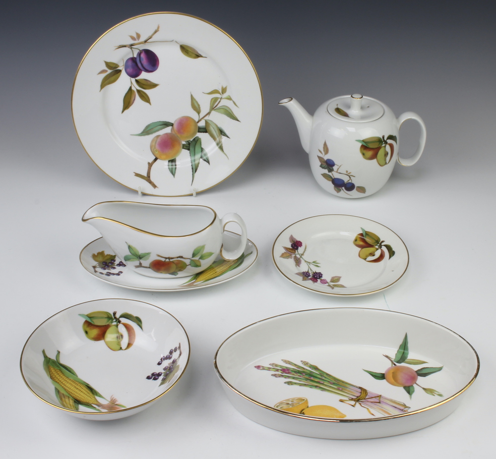 A service of Worcester Evesham tableware comprising 12 | 7th April 2022 ...