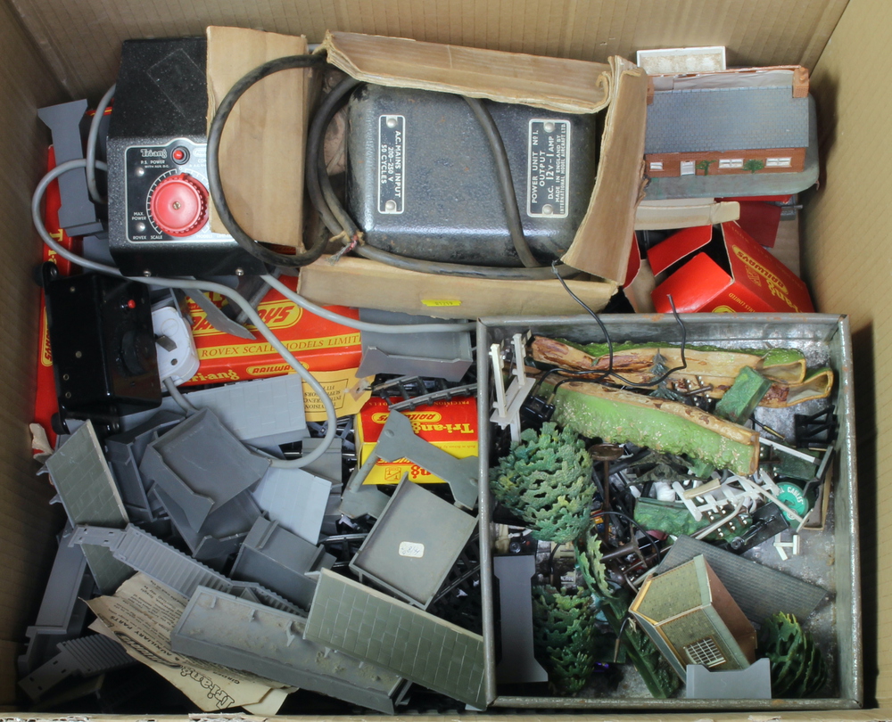 A Triang P5 Power controller together with various | 4th May 2022 | Denhams