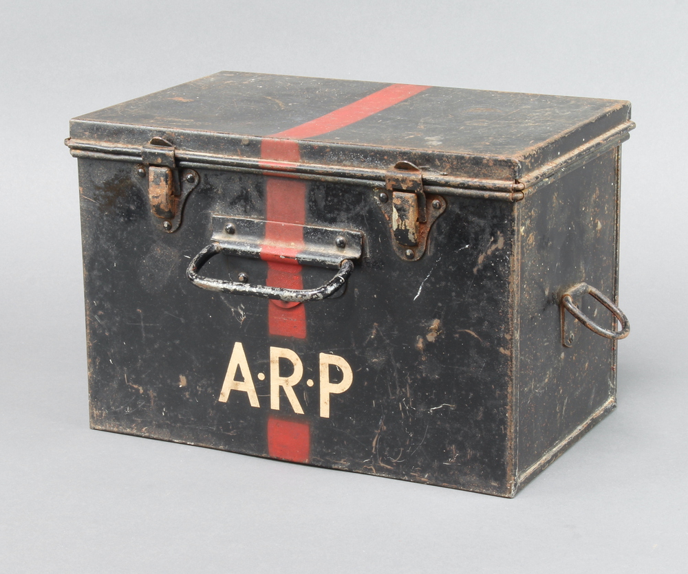 A WWII ARP first aid tin | 27th July 2022 | Denhams