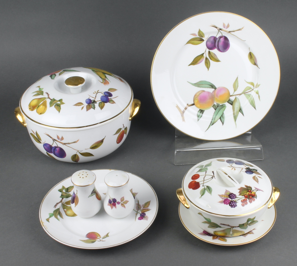 A part dinner service of Royal Worcester Evesham china | 24th August ...