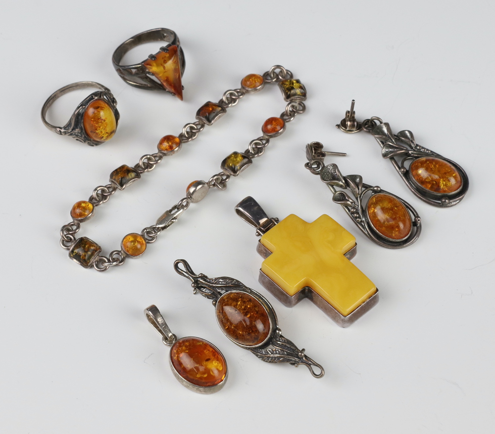 A silver amberoid pendant/brooch, a pair of earrings, | 16th November ...