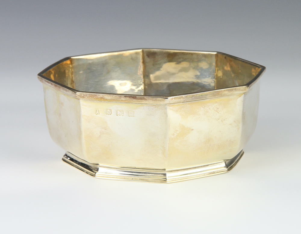 An Edwardian silver octagonal bowl with gilt interior | 16th November ...