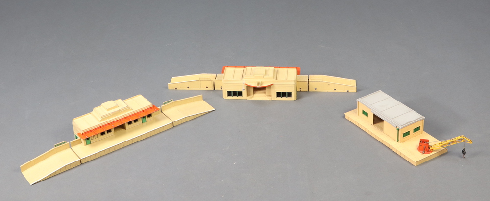 Two Hornby Dublo stations together with a plastic | 16th November 2022 ...