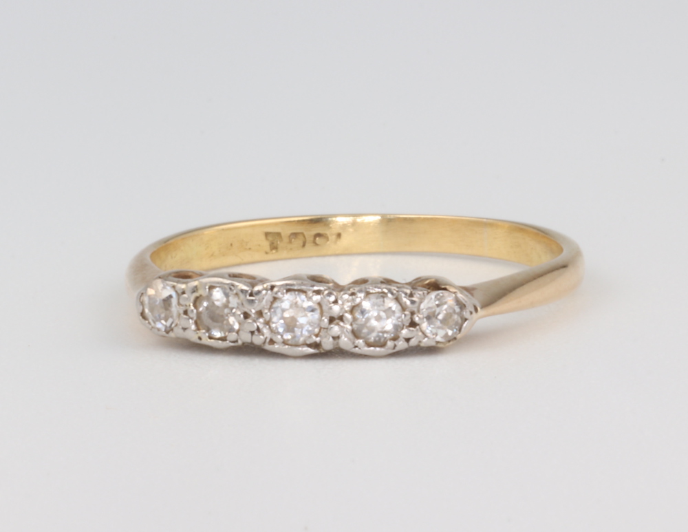 A yellow metal 18ct 5 stone diamond ring, size M, 2 | 15th December ...