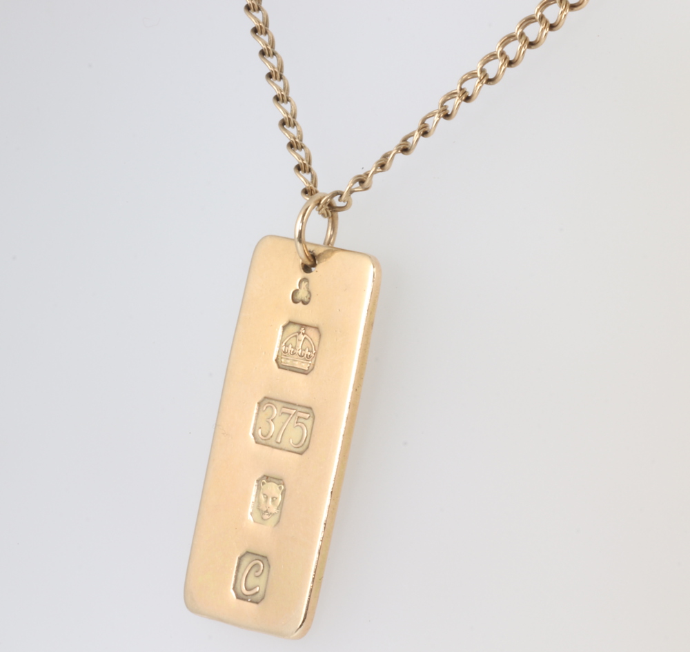 A 9ct yellow gold ingot on a 9ct yellow gold chain | 1st November 2023 ...