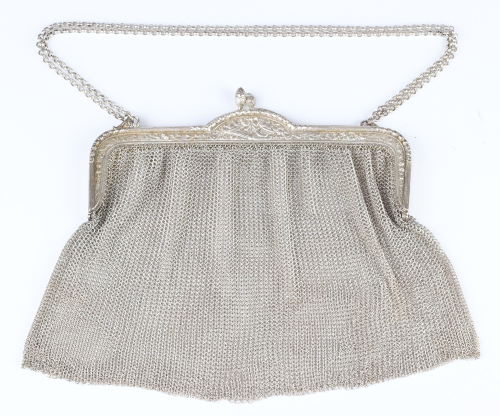An 800 standard repousse mesh evening purse 248 grams | 25th January ...