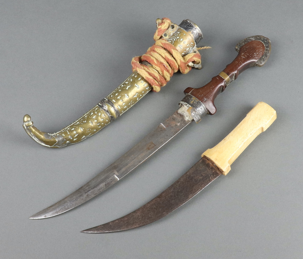 An Eastern Jambiya knife with 23cm blade contained in | 25th January ...