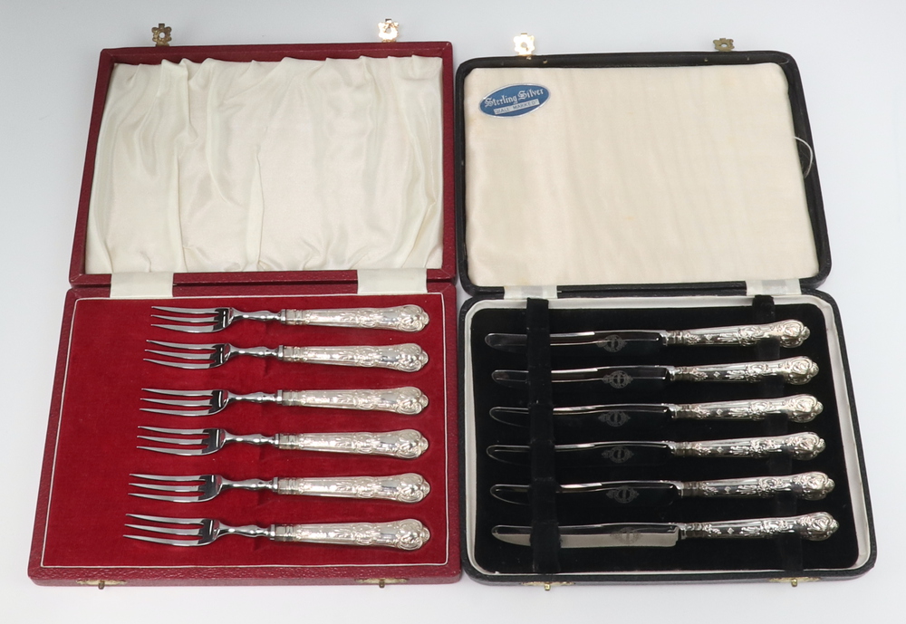 A set of 6 silver handled Kings pattern butter knives, | 10th July 2024 ...