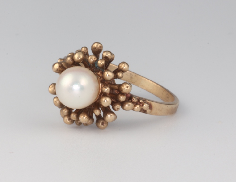 A yellow metal cultured pearl and garnet ring size L, | 10th July 2024 ...