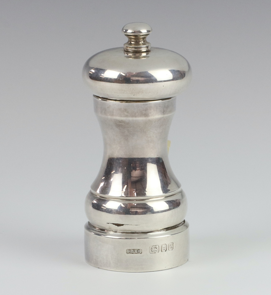 A modern silver pepper mill London 1994 10cm | 7th August 2024 | Denhams