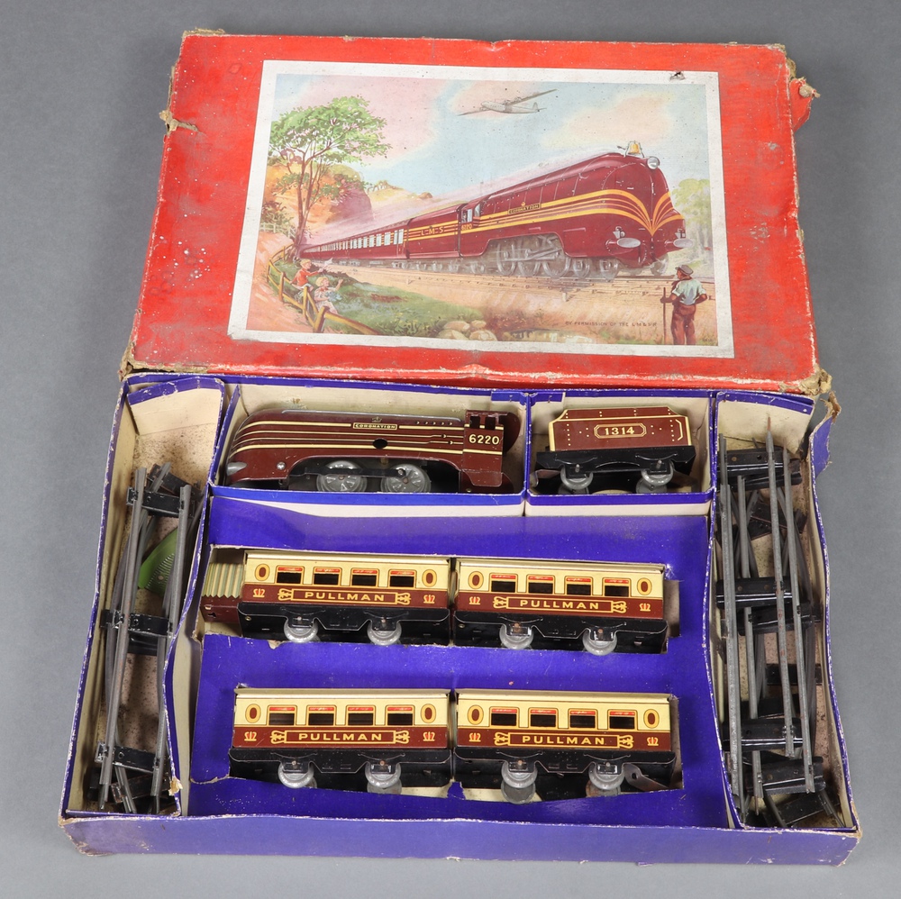 Mar Toys, an O gauge clockwork tin plate train set | 7th August 2024 ...
