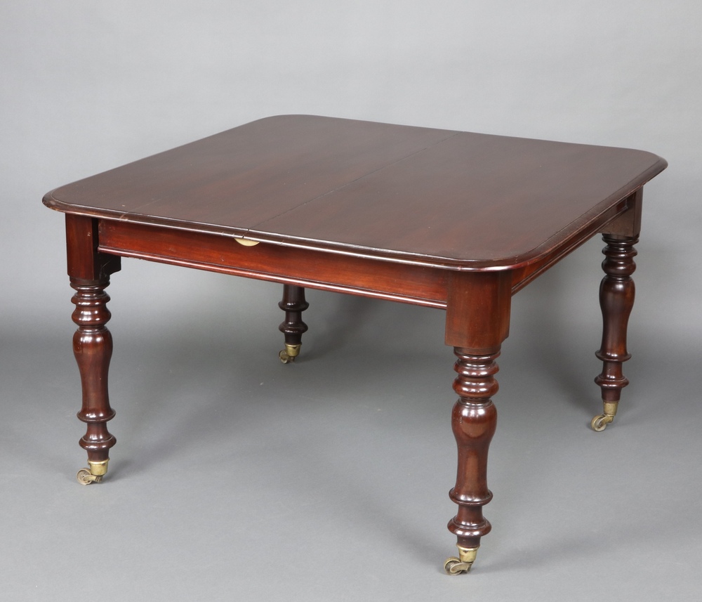 A Victorian mahogany extending dining table raised on | 15th January ...