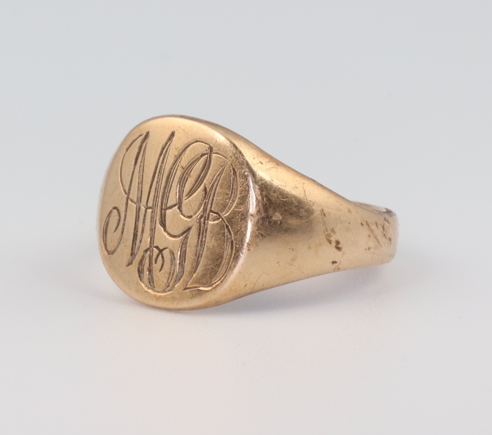 A gentleman's 9ct yellow gold engraved signet ring, | 12th February ...