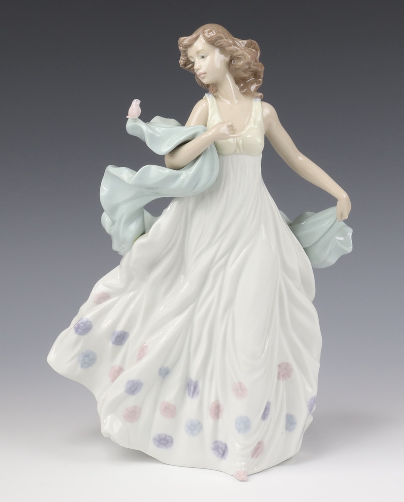 A Lladro figure "Summer Serenade" 6190 27cm, boxed | 12th March 2025 ...