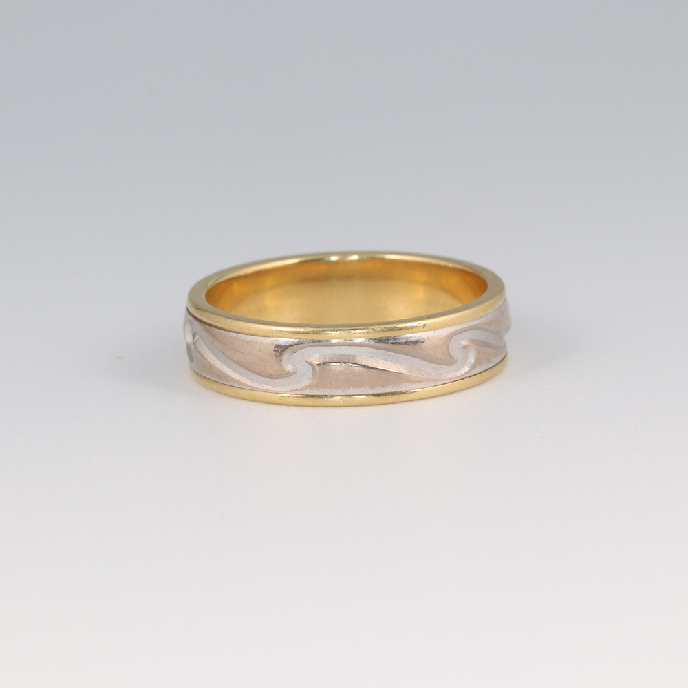 An 18ct 2 Colour Gold Wedding Band Size N 5 5 Grams 7th May 2025 an-18ct-2-colour-gold-wedding-band-size-n-5-5-grams-7th-may-2025