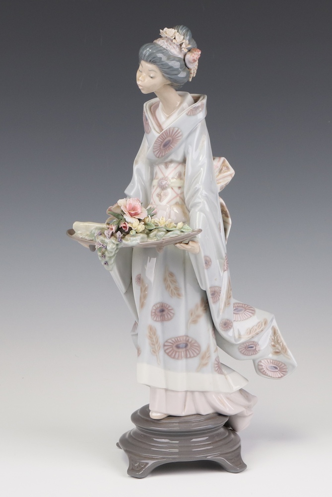 A Lladro figure Natures Gifts 5774 33cm | 30th July 2025 | Denhams