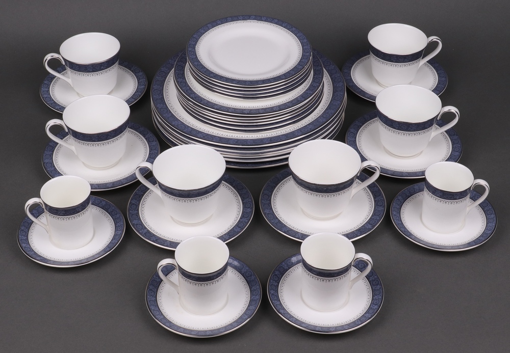 A 36 piece Royal Doulton Sherbrooke pattern dinner/tea | 19th November ...