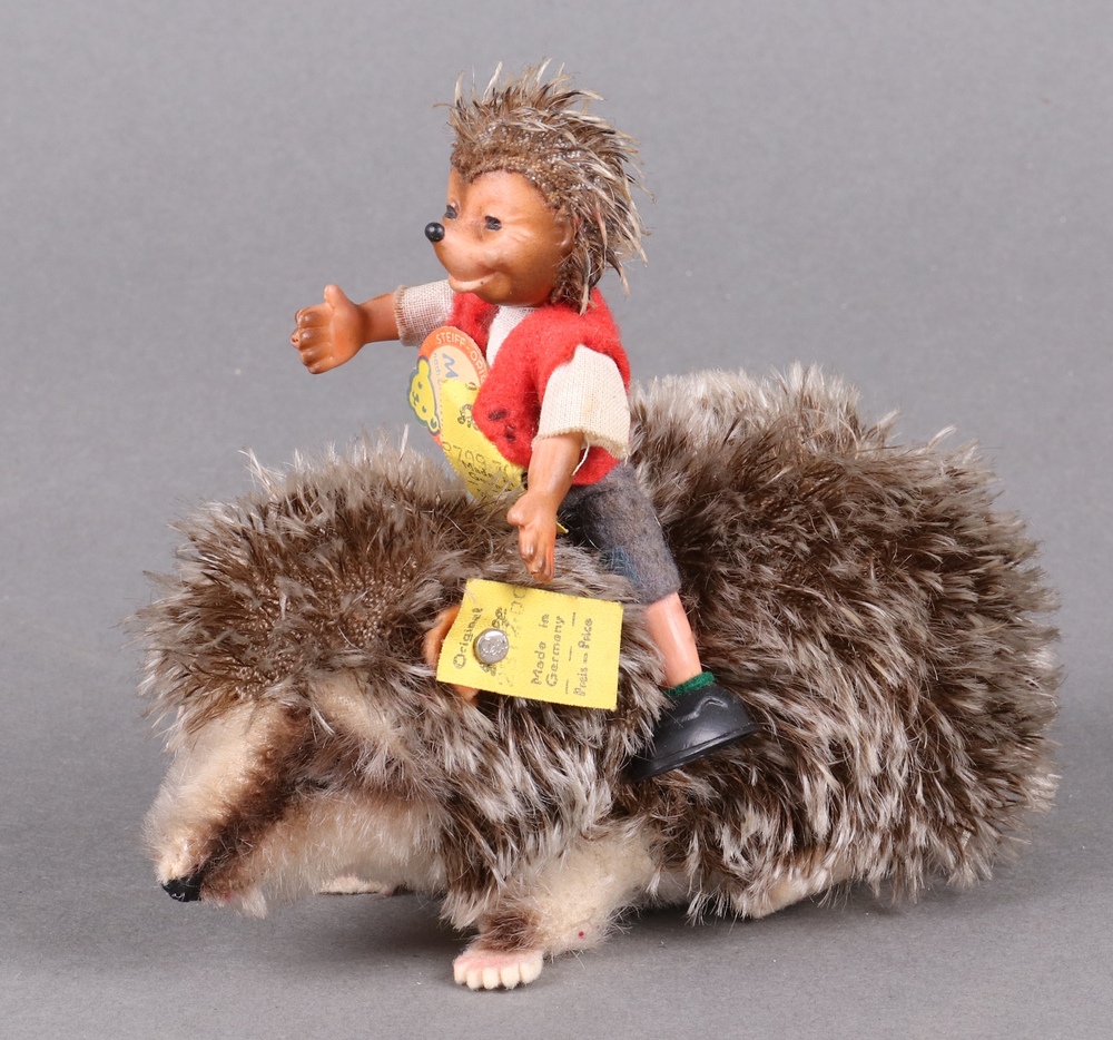 Steiff, a figure of Joggi hedgehog 11cm together with | 17th December ...